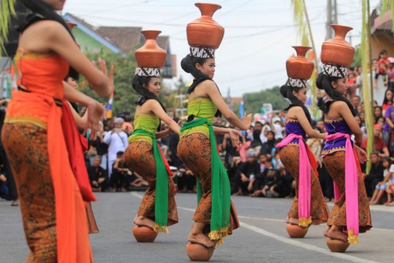 Tari Buyung : Asal usul dan Sejarahnya Lengkap - Rumbelnesia.com